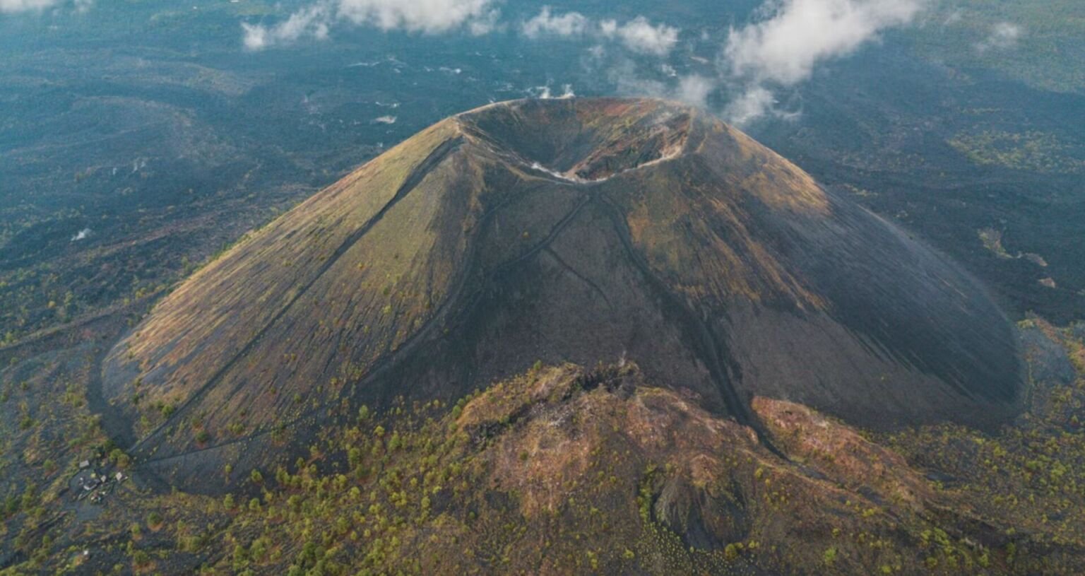 Types Of Volcanoes: A Guide To The 6 Most Dangerous Forms » Let's Talk ...