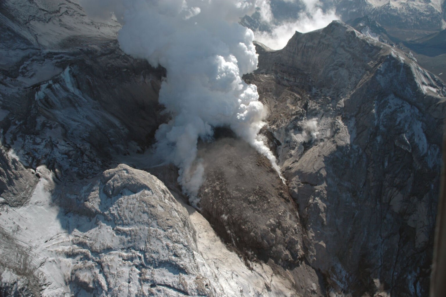 Types Of Volcanoes: A Guide To The 6 Most Dangerous Forms » Let's Talk ...